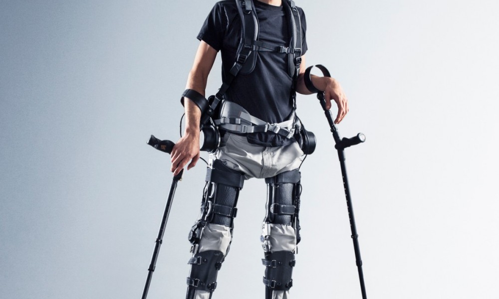 Amazing $40,000 SuitX Phoenix exoskeleton helps paralyzed people walk ...