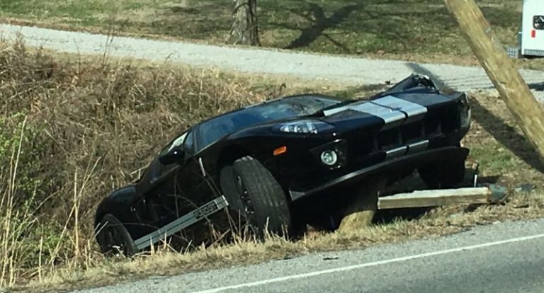 Ford GT Crashes, Why Must We Suffer - TechKee