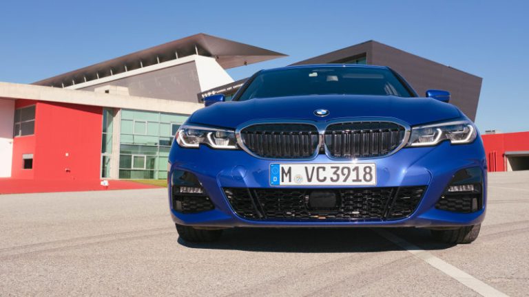 That Weird Notch on the 2019 BMW 3 Series Is Actually a Nod to the ...
