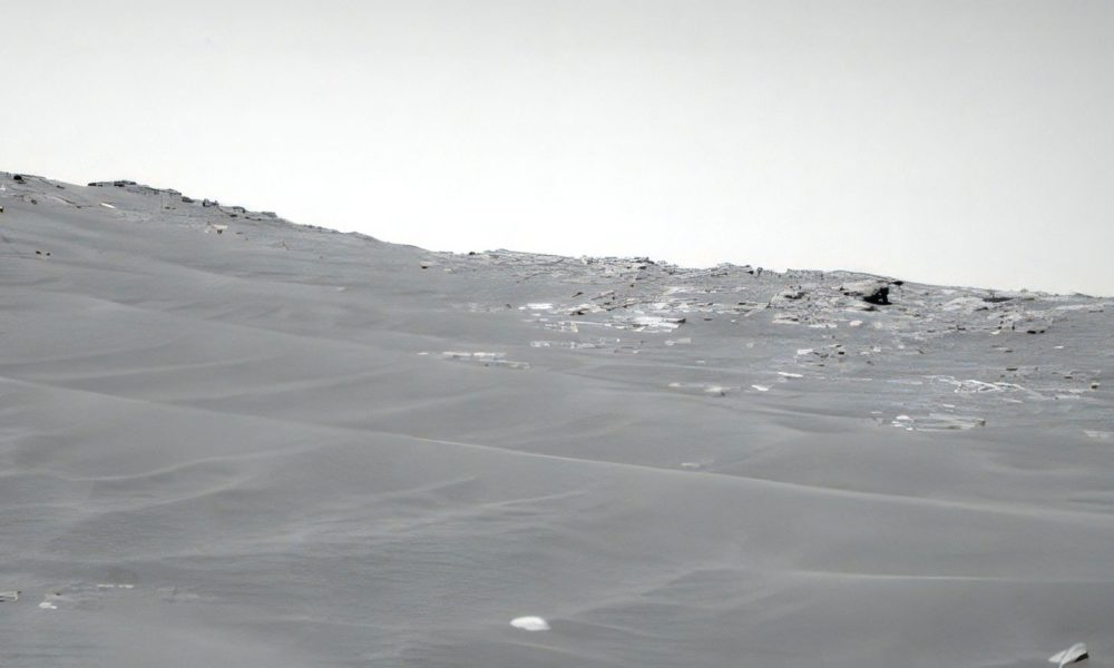 NASA Rover Captures Breathtaking Mars Landscape Photo You Can't Miss ...